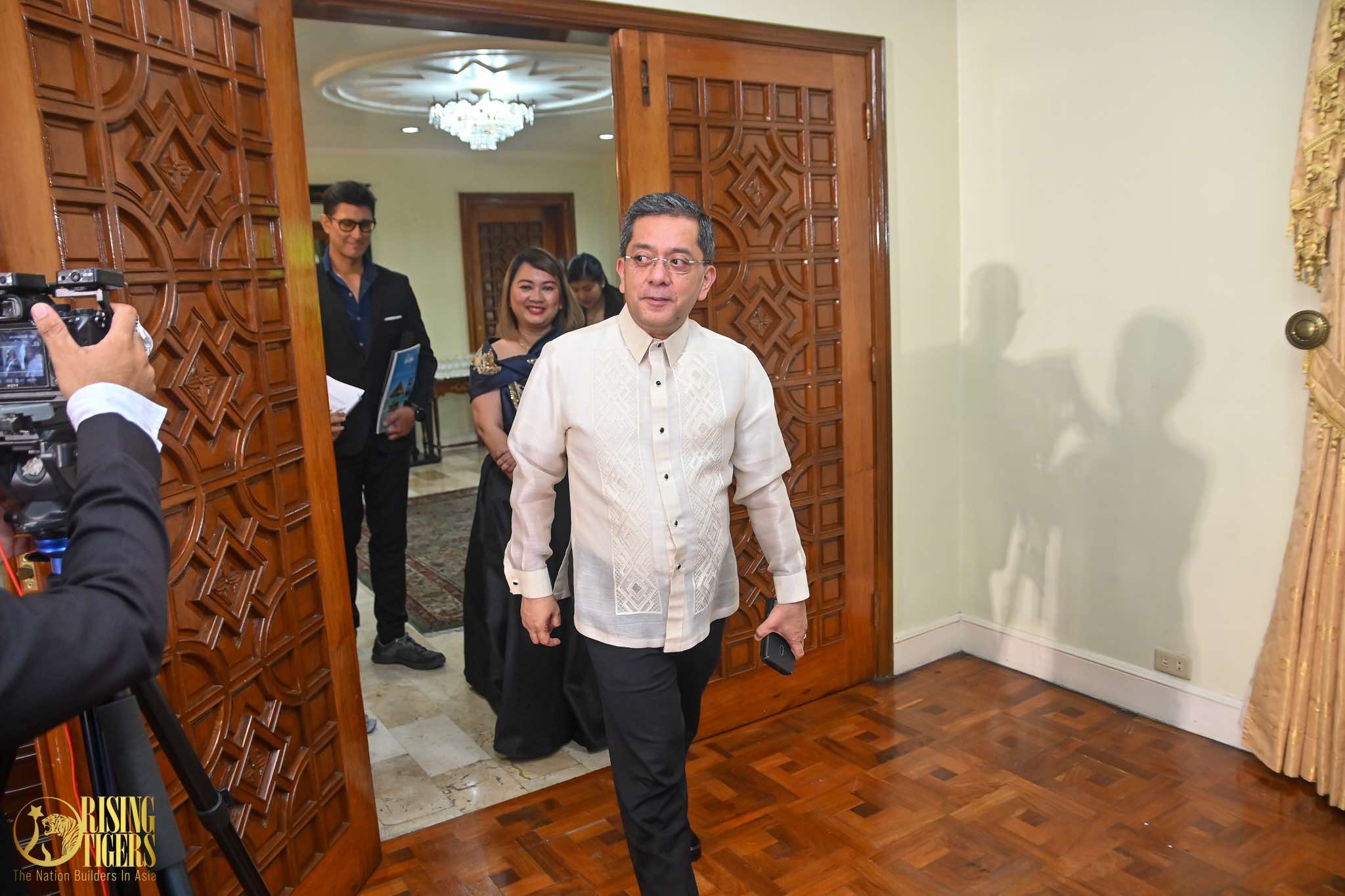 Book Signing Event with Comelec Chairman George Erwin M. Garcia at the ...